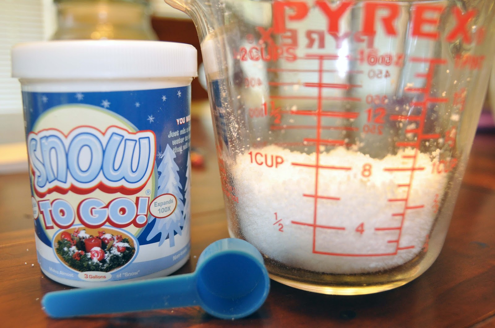 Little Bits of Life: Instant Snow To GO!